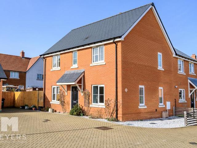 3 bedroom semi detached house for sale