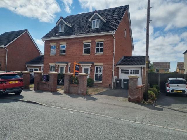 3 bedroom semi detached house for sale