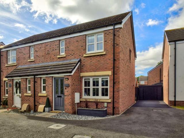 3 bedroom semi detached house for sale