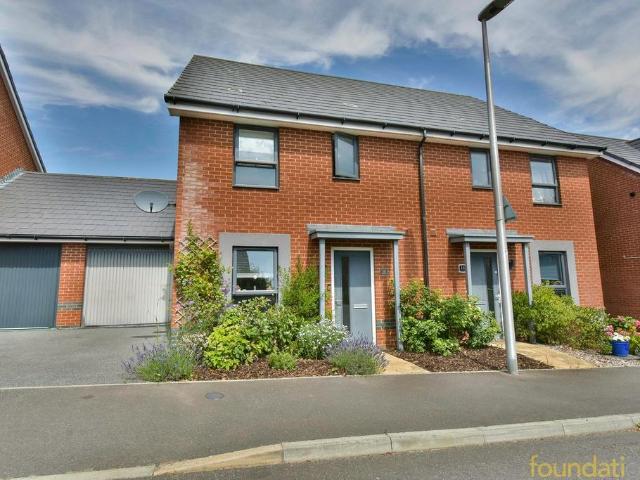 3 bedroom semi detached house for sale