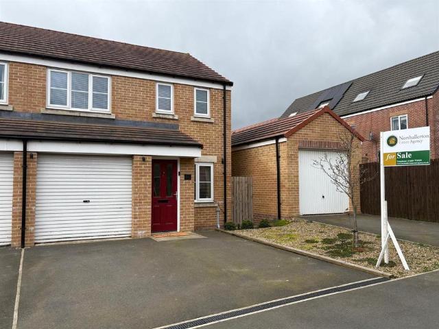 3 bedroom semi detached house for sale