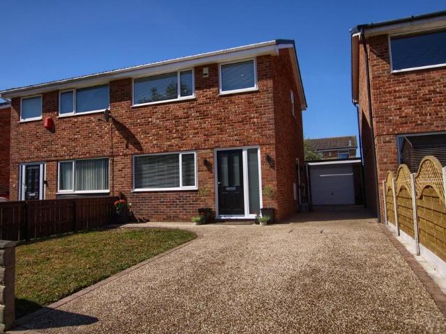 3 bedroom semi detached house for sale