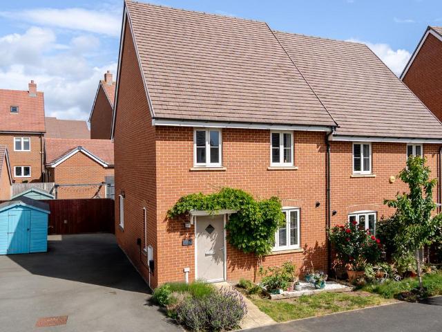 3 bedroom semi detached house for sale