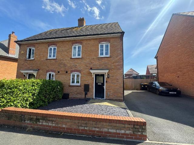 3 bedroom semi detached house for sale