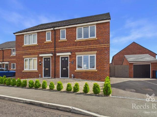 3 bedroom semi detached house for sale