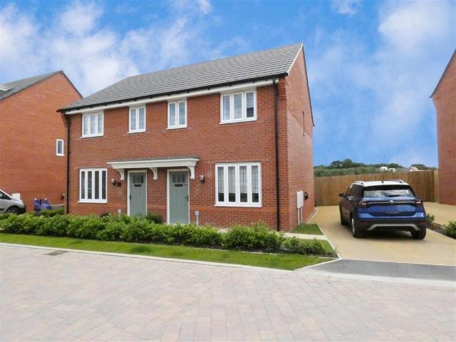 3 bedroom semi detached house for sale