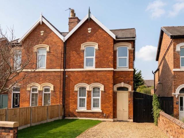 3 bedroom semi detached house for sale