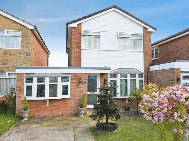 3 bedroom link detached house for sale