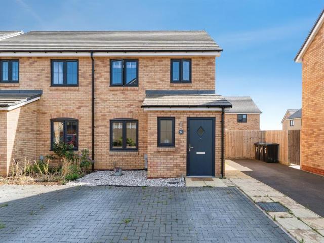 3 bedroom semi detached house for sale