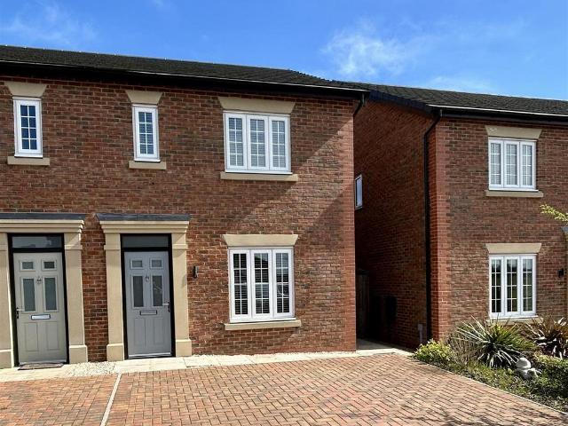 3 bedroom semi detached house for sale