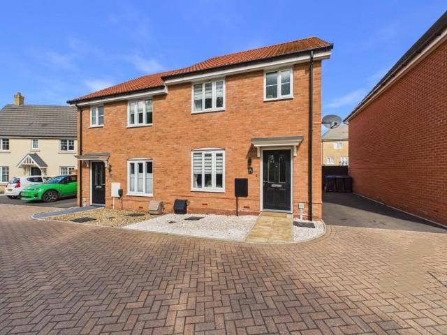 3 bedroom semi detached house for sale
