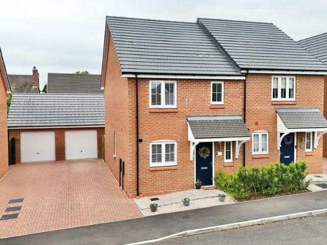 3 bedroom semi detached house for sale