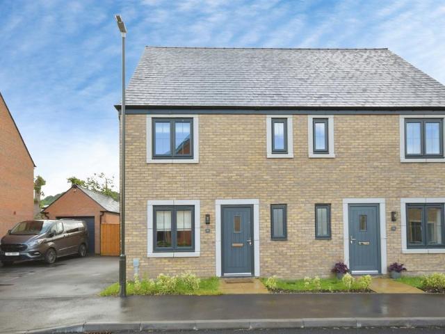 3 bedroom semi detached house for sale