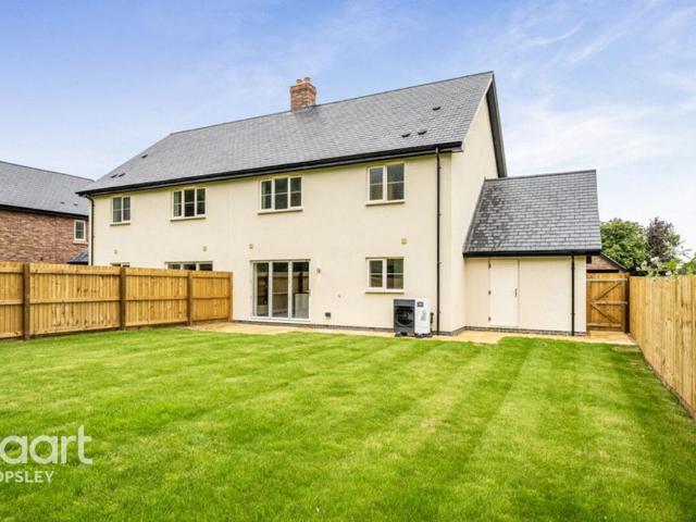 3 bedroom semi detached house for sale