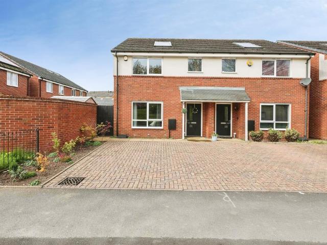 3 bedroom semi detached house for sale