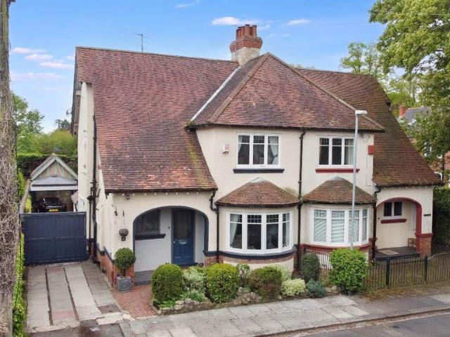 3 bedroom semi detached house for sale