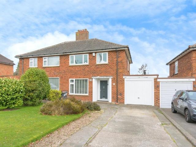 3 bedroom semi detached house for sale