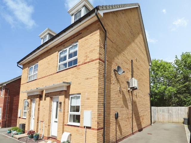 3 bedroom semi detached house for sale