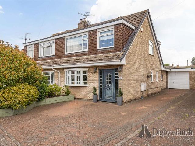 3 bedroom semi detached house for sale