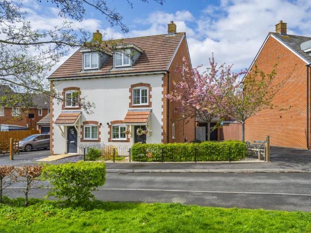 3 bedroom semi detached house for sale