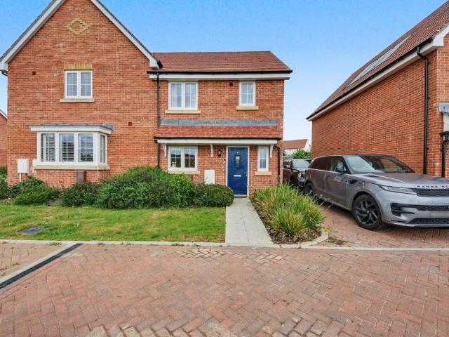 3 bedroom semi detached house for sale