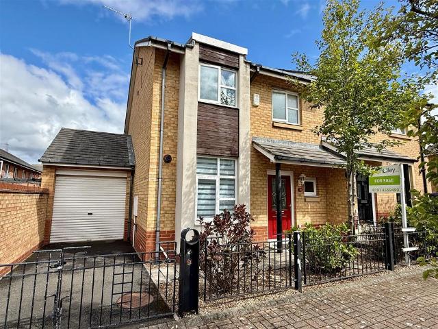 3 bedroom semi detached house for sale