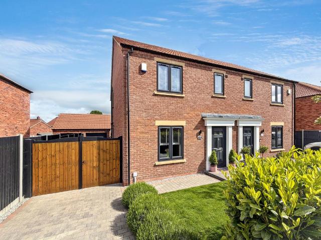 3 bedroom semi detached house for sale
