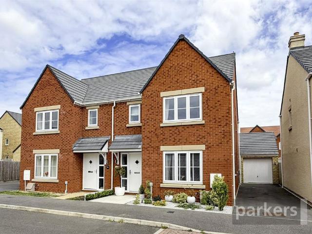3 bedroom semi detached house for sale