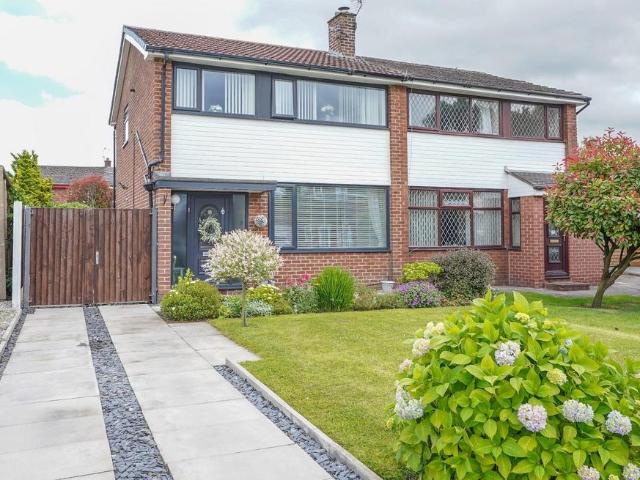 3 bedroom semi detached house for sale