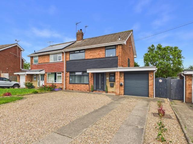 3 bedroom semi detached house for sale
