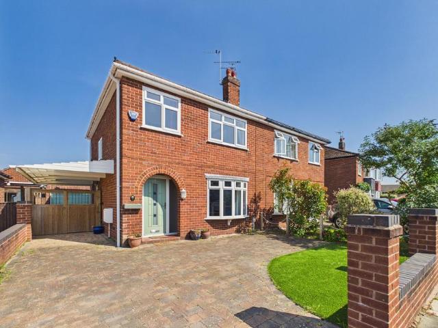 3 bedroom semi detached house for sale