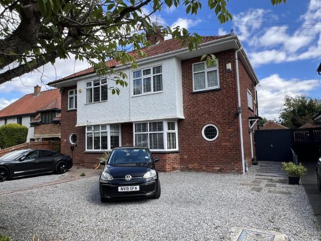 3 bedroom semi detached house for sale