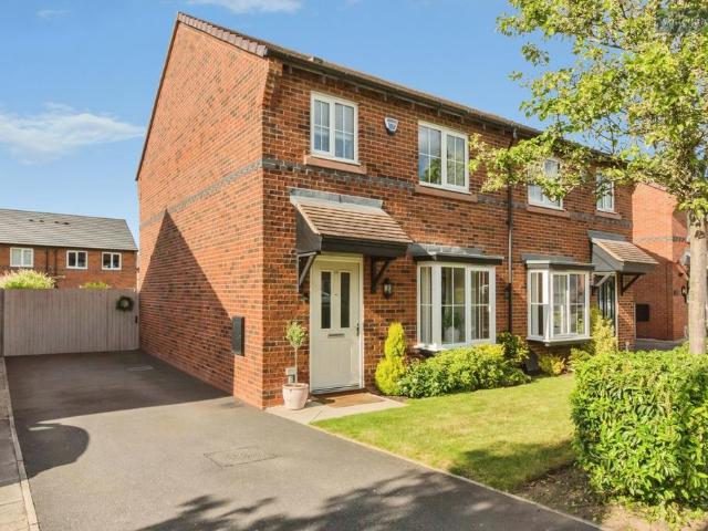 3 bedroom semi detached house for sale