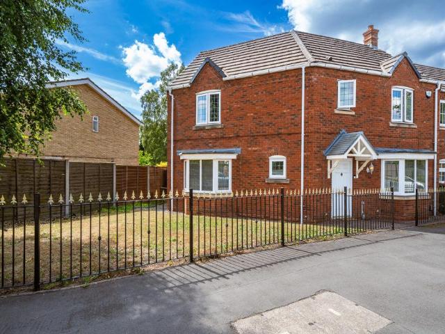 3 bedroom semi detached house for sale