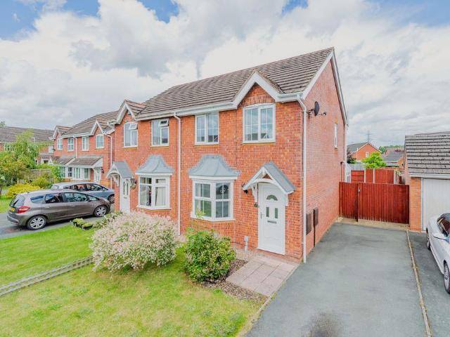 3 bedroom semi detached house for sale