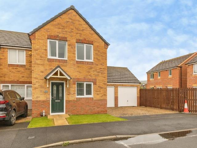 3 bedroom semi detached house for sale