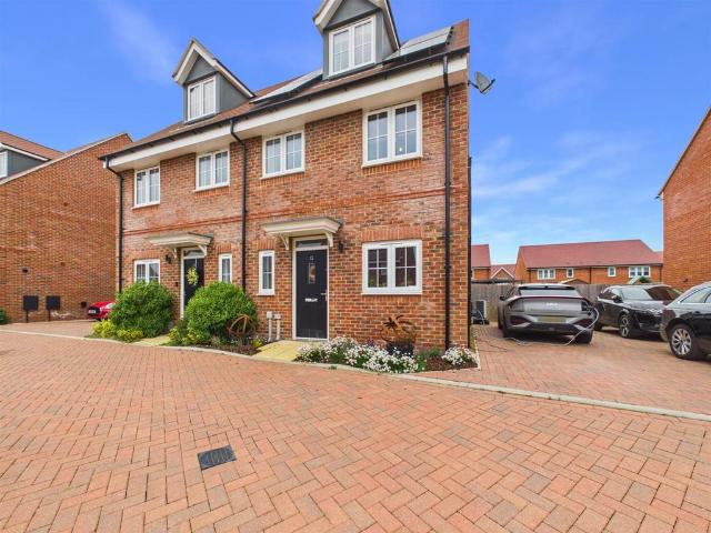 3 bedroom semi detached house for sale