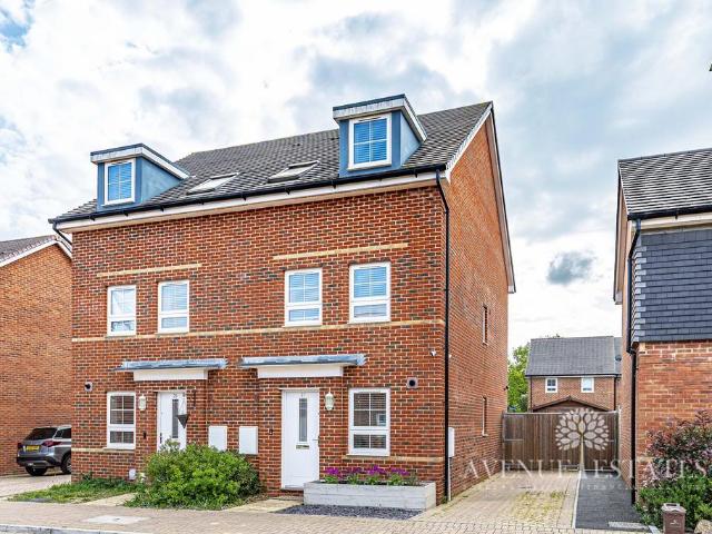 3 bedroom semi detached house for sale