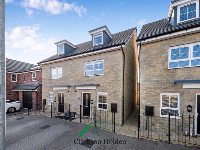 3 bedroom semi detached house for sale