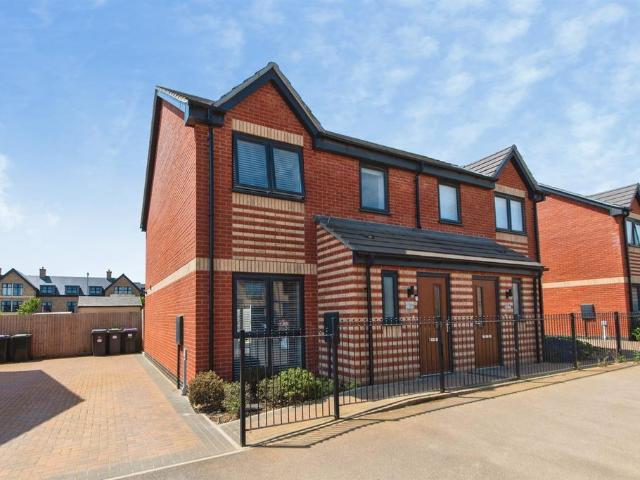 3 bedroom semi detached house for sale