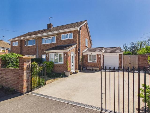 3 bedroom semi detached house for sale