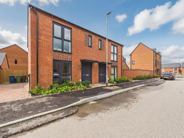 3 bedroom semi detached house for sale