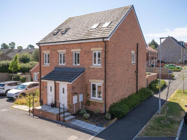 3 bedroom semi detached house for sale