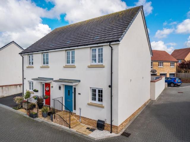 3 bedroom semi detached house for sale