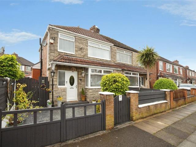 3 bedroom semi detached house for sale