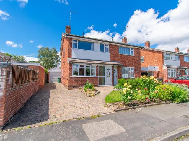 3 bedroom semi detached house for sale