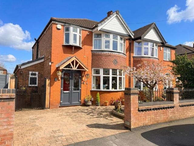 3 bedroom semi detached house for sale