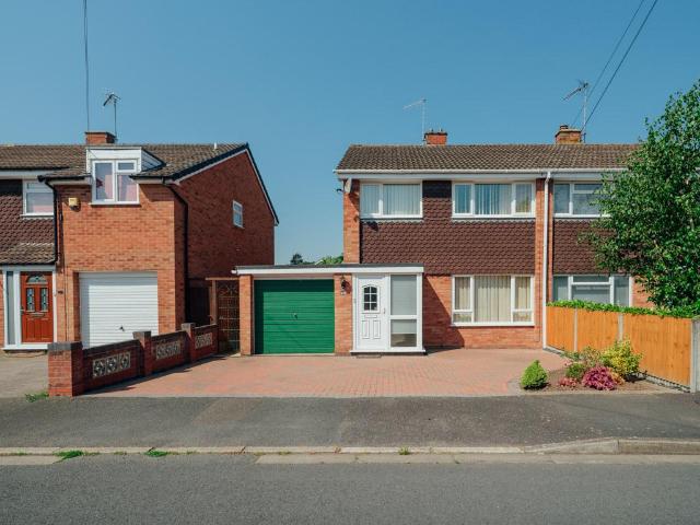 3 bedroom semi detached house for sale