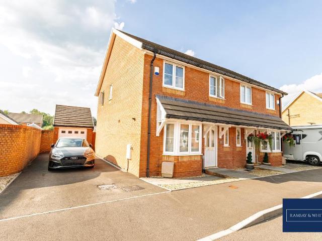 3 bedroom semi detached house for sale