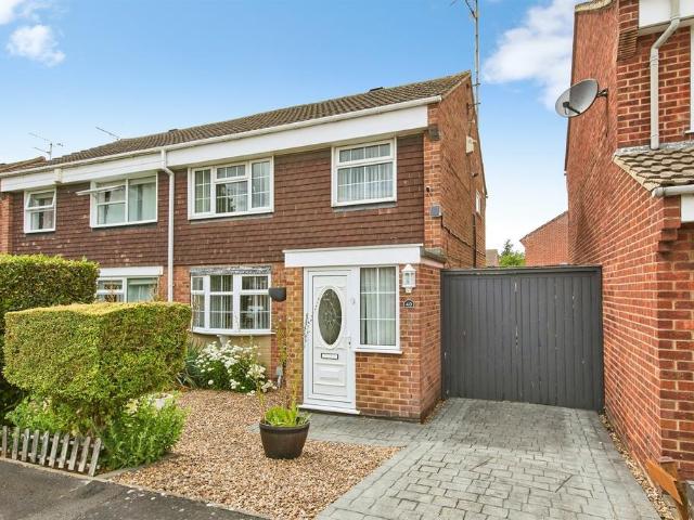 3 bedroom semi detached house for sale